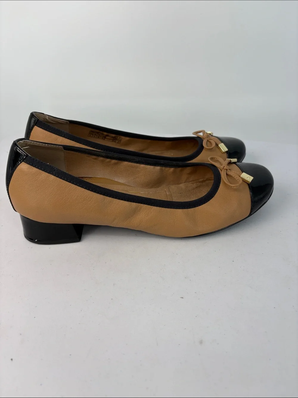 Vionic | Shoes | Vionic Tan And Black Captoe Ballet Flats With Bow ...